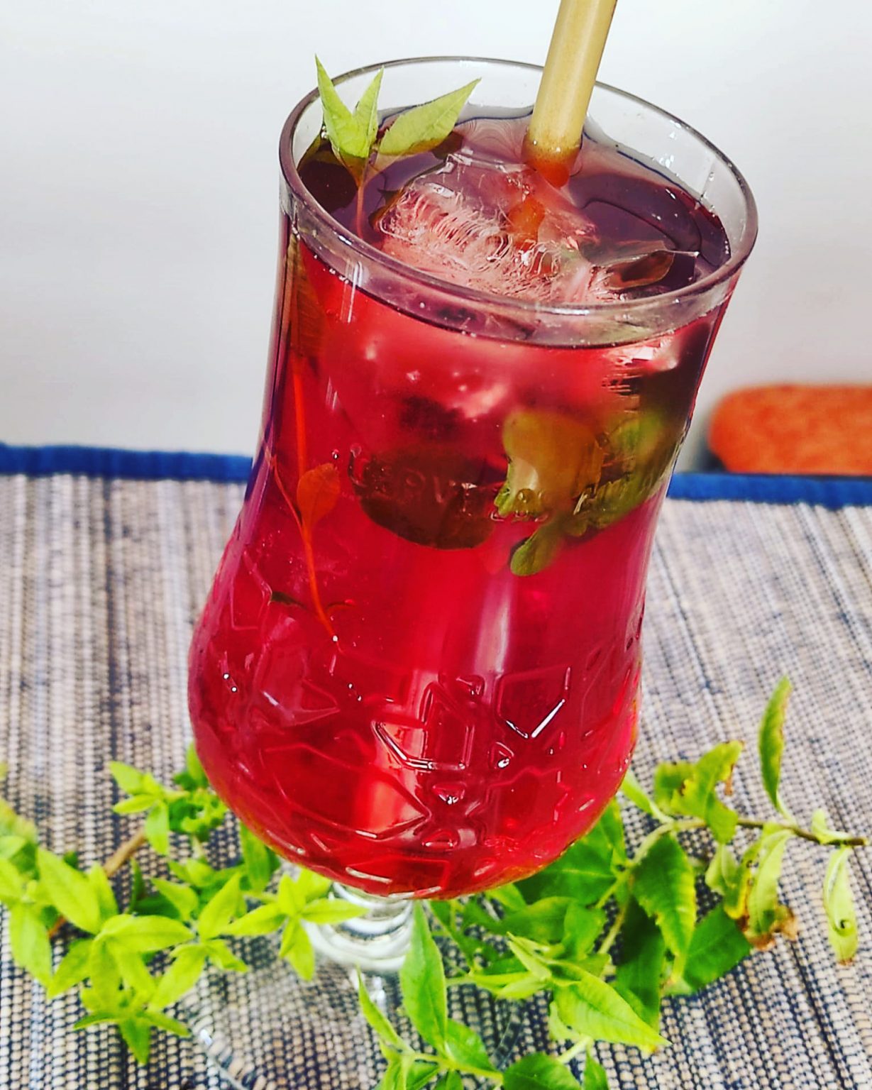 Bebida aromatizada de flor de Hibiscus – Zuleika Briceño